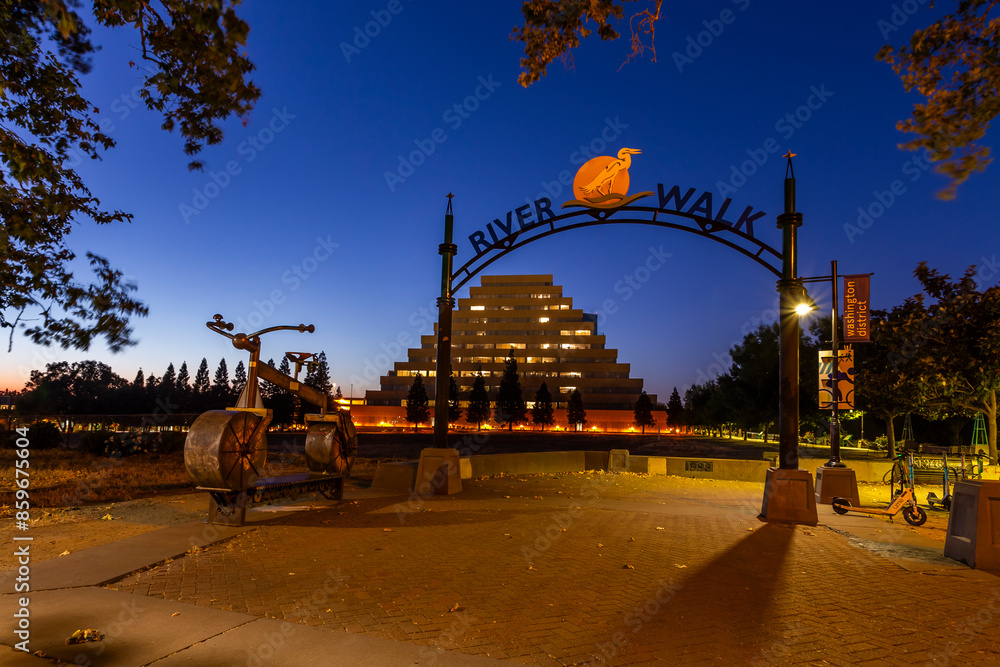 Gate to the River Walk Park in dusk. The Ziggurat, iconic ten-story ...