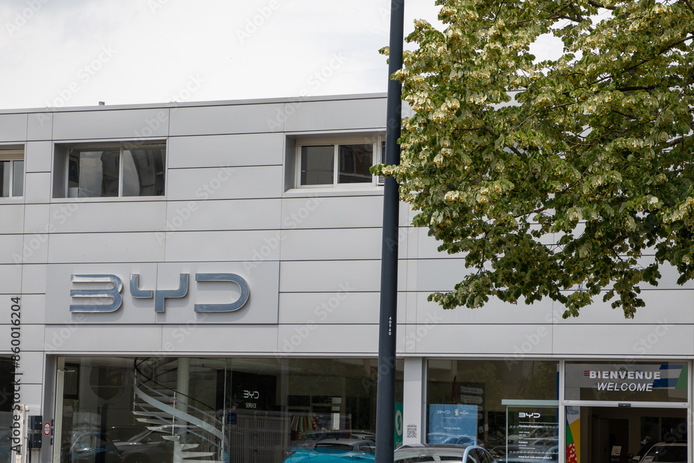 BYD built your dream plug-in hybrid cars and all electric china largest ...