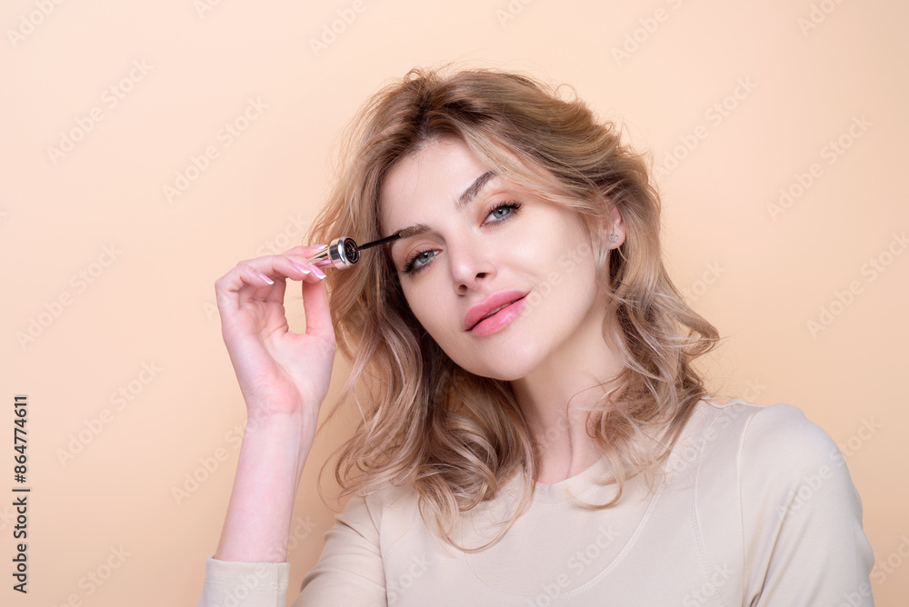 Woman shaping brown eyebrows. Woman eye with beautiful eyebrows. Shaped ...