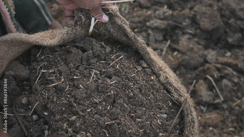 Cow dug composed. It ia a Best Homemade Fertilizer for Organic Farming ...