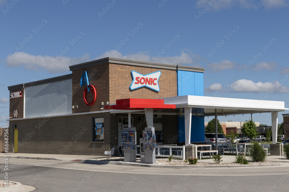 Foto de Sonic Drive-In Fast Food Location. Sonic is a Drive-In ...