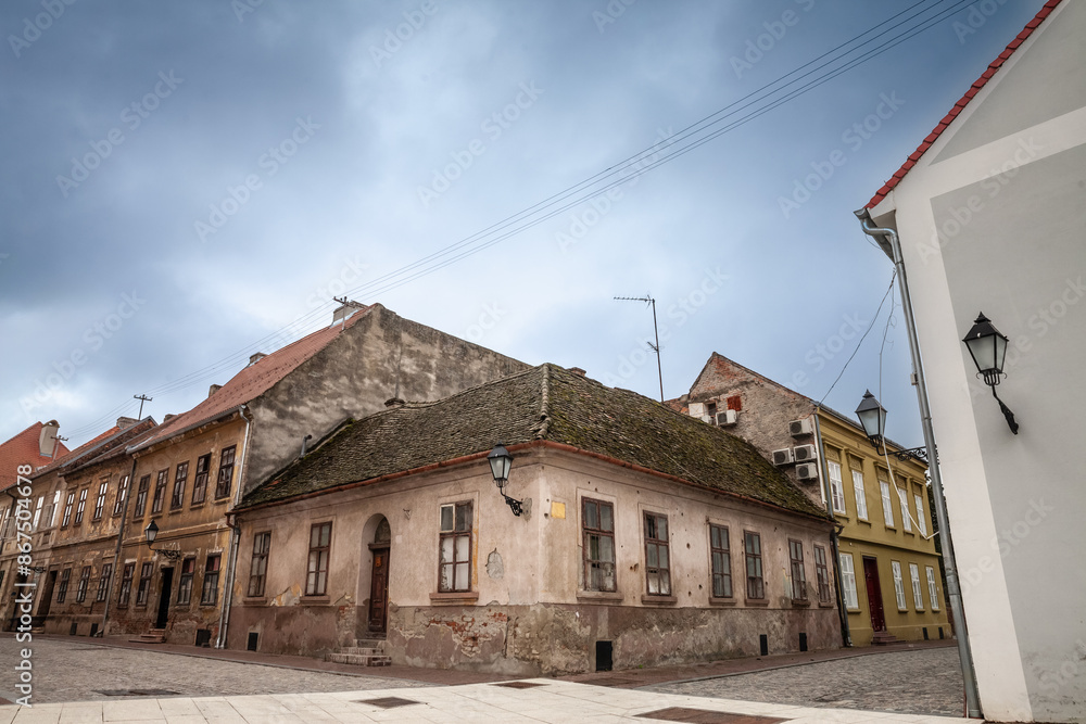 Foto de Picture ofold buildings in Tvrdja, osijek, croatia. Tvrđa ...