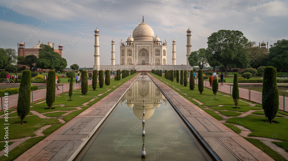 ภาพประกอบสต็อก Full Front View - Wide-angle shot of the Taj Mahal from ...