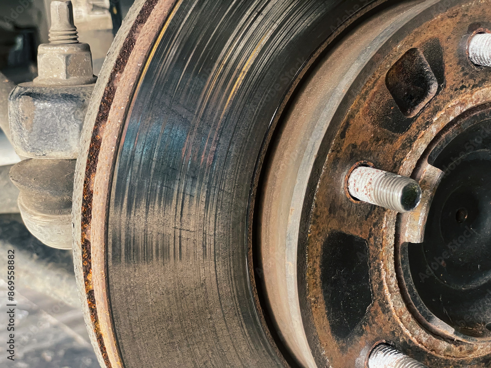 Foto de car brake disc that has deteriorated from heavy use The brake ...