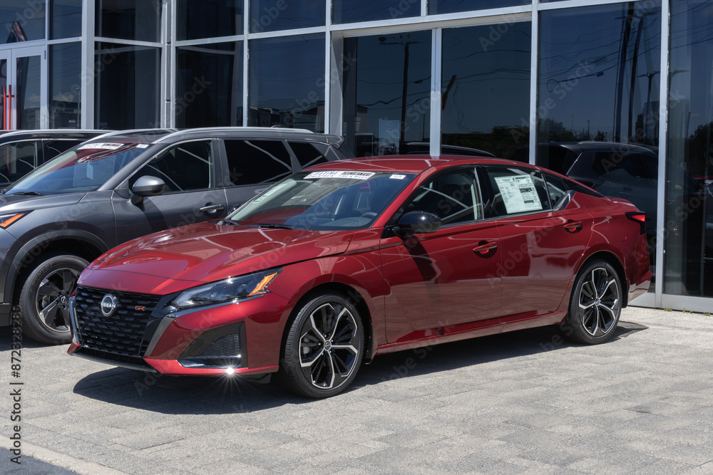 Nissan Altima 2.5 SR display at a dealership. Nissan offers the Altima ...