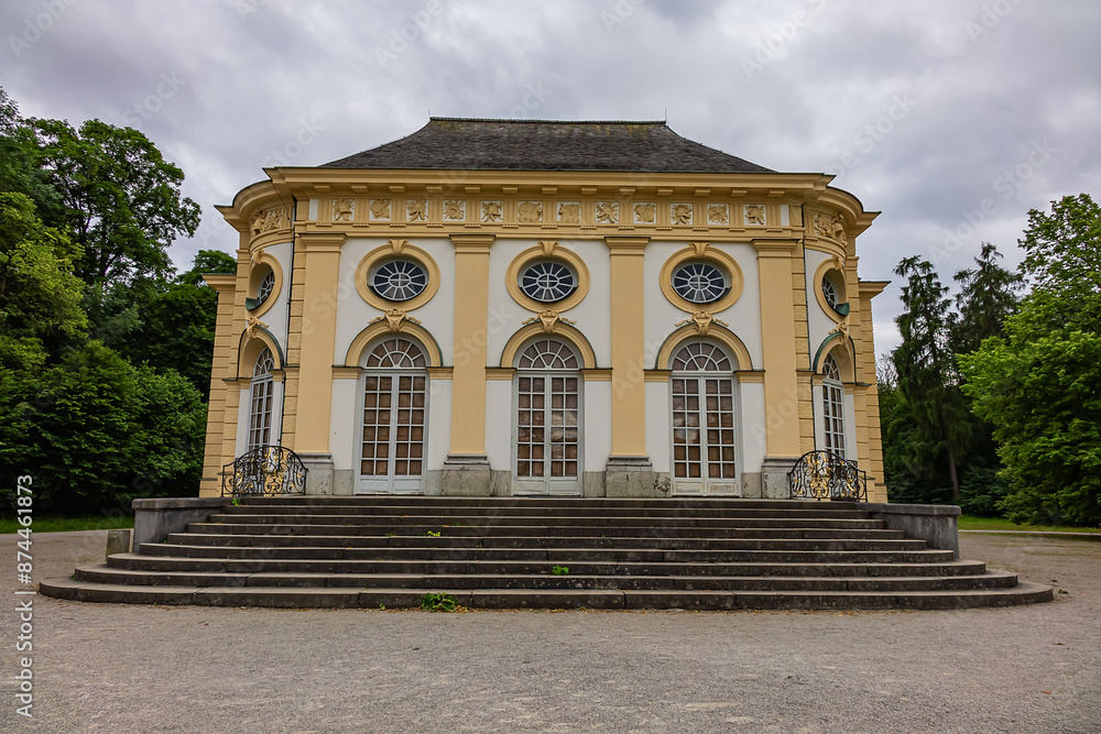 Nymphenburg Palace (Schloss Nymphenburg, 1675). Nymphenburg Palace Park ...