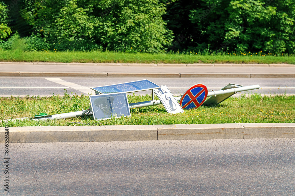 Car accident: The car crashed into a metal pole with a traffic light ...
