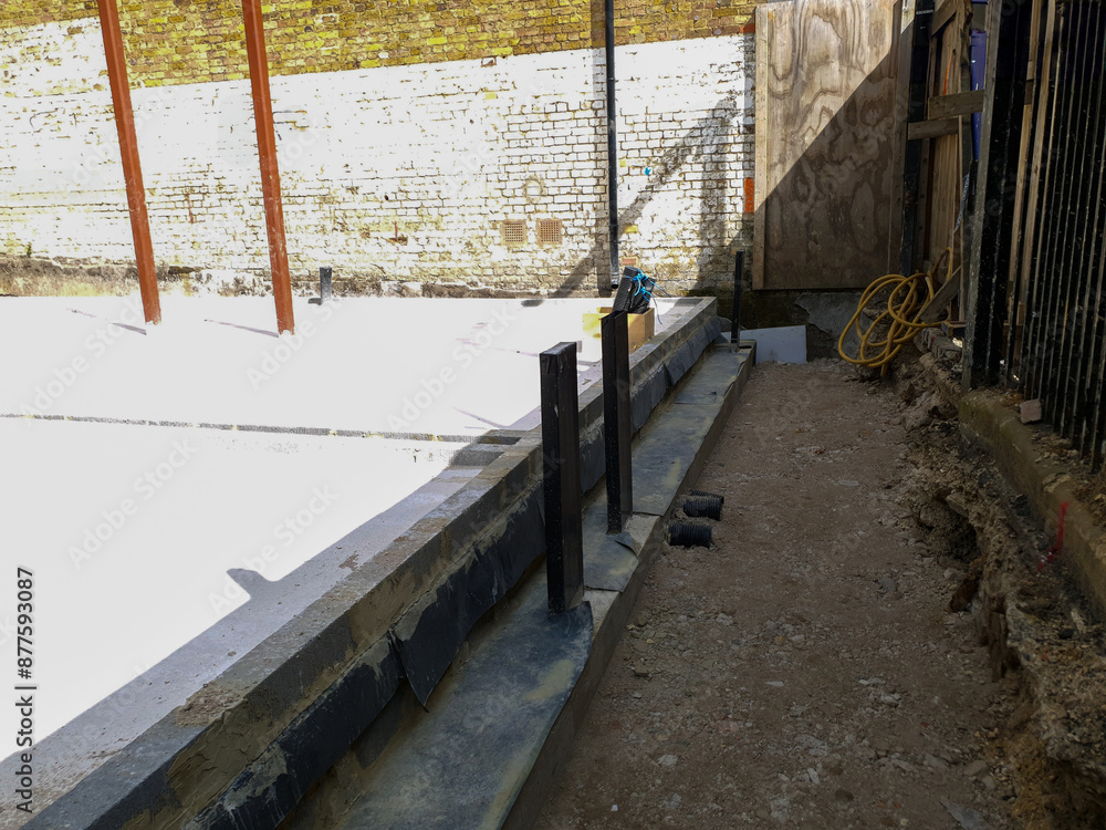 Concrete slab and foundation with blockwork wall, thermal bridging ...
