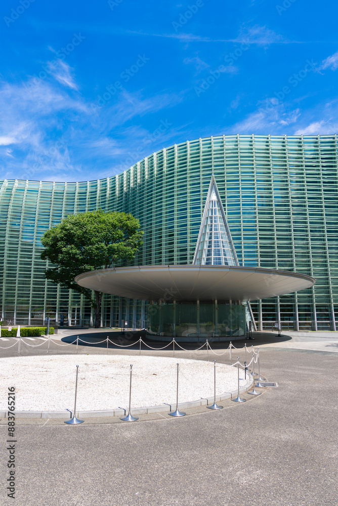 【縦写真】国立新美術館 Stock Photo | Adobe Stock
