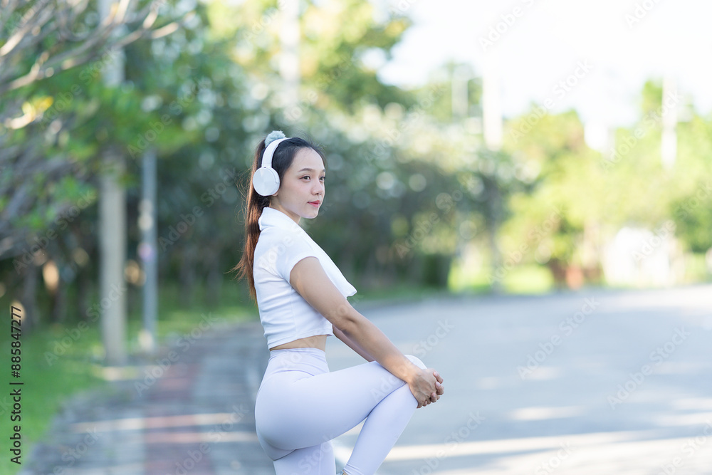 Get fit Asian girls in sportswear, stretch your muscles in the park ...