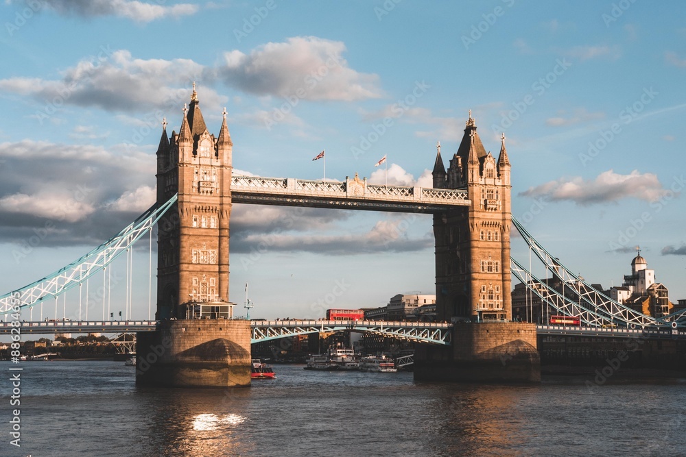 Poster Iconic London Bridge – Wall Art | UkPosters