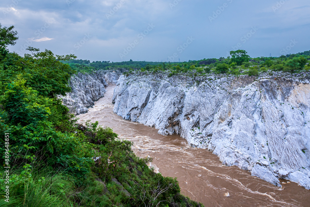 Bhedaghat well-known for its Marble rocks gorge which magically changes ...