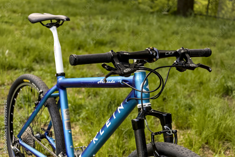 Vintage blue Klein Attitude mountain bike rebuild cockpit details (flat ...