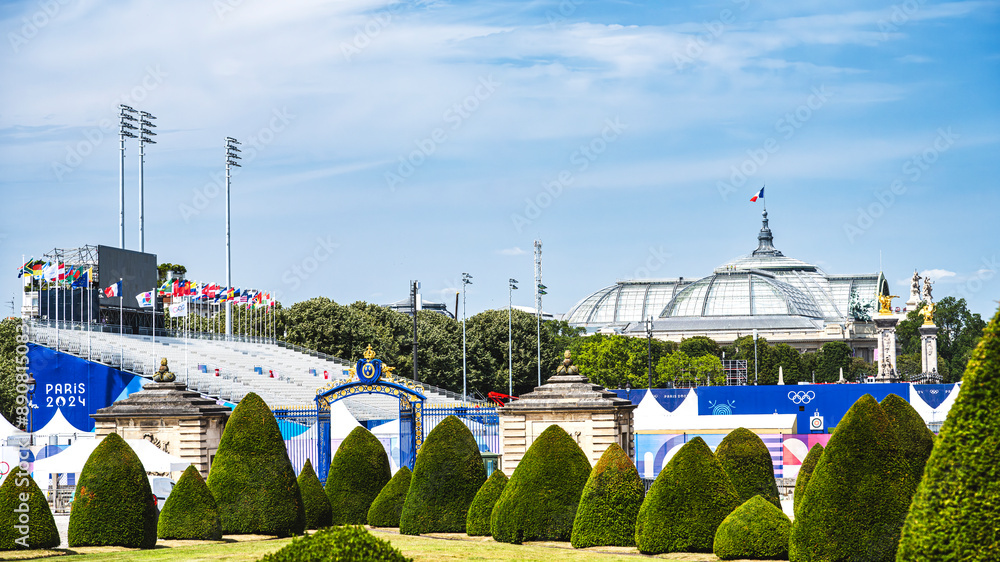 Paris 2024 : tribunes et stade éphémère des Invalides qui accueillera ...