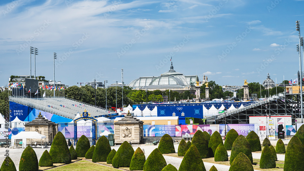 Paris 2024 : tribunes et stade éphémère des Invalides qui accueillera ...