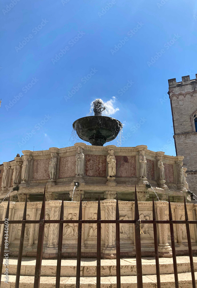 Detalle de la Fontana Maggiore de Perusa, Italia, en la plaza grande ...