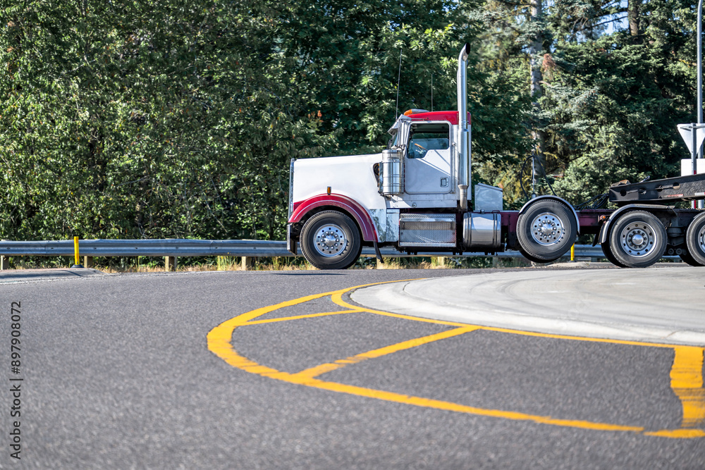 Heavy-duty white and red classic day cab big rig semi truck ...