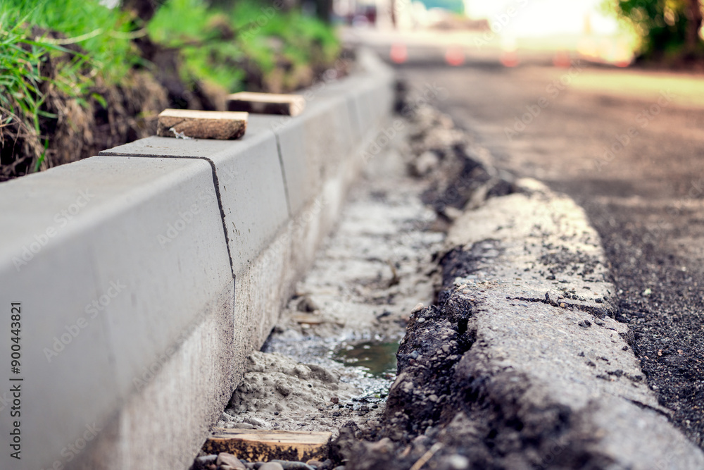 Foto de replacing the road curb. The new road is freshly constructed ...