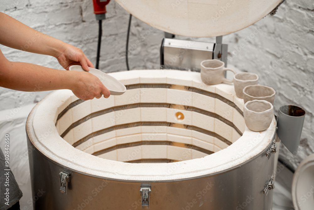 Heating pottery to extremely high temperature with isolation. Muffle ...