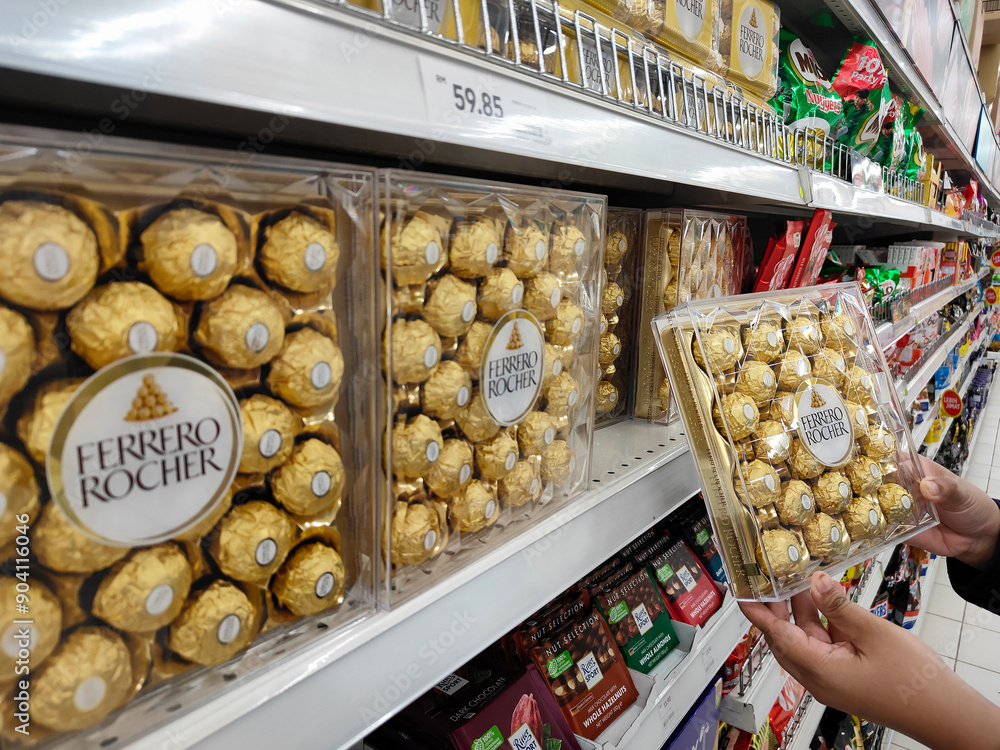 Foto de Petaling Jaya, Selangor, Malaysia - July 29th 2024 : Hand ...