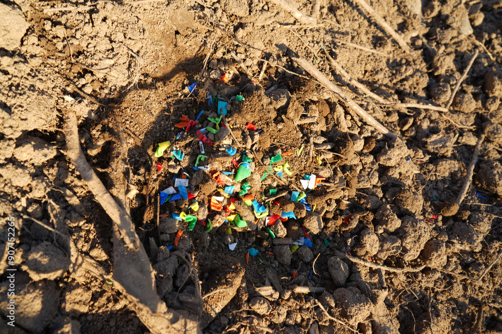 Foto de Microplastic pollution. Microplastics in ground. Soil ...