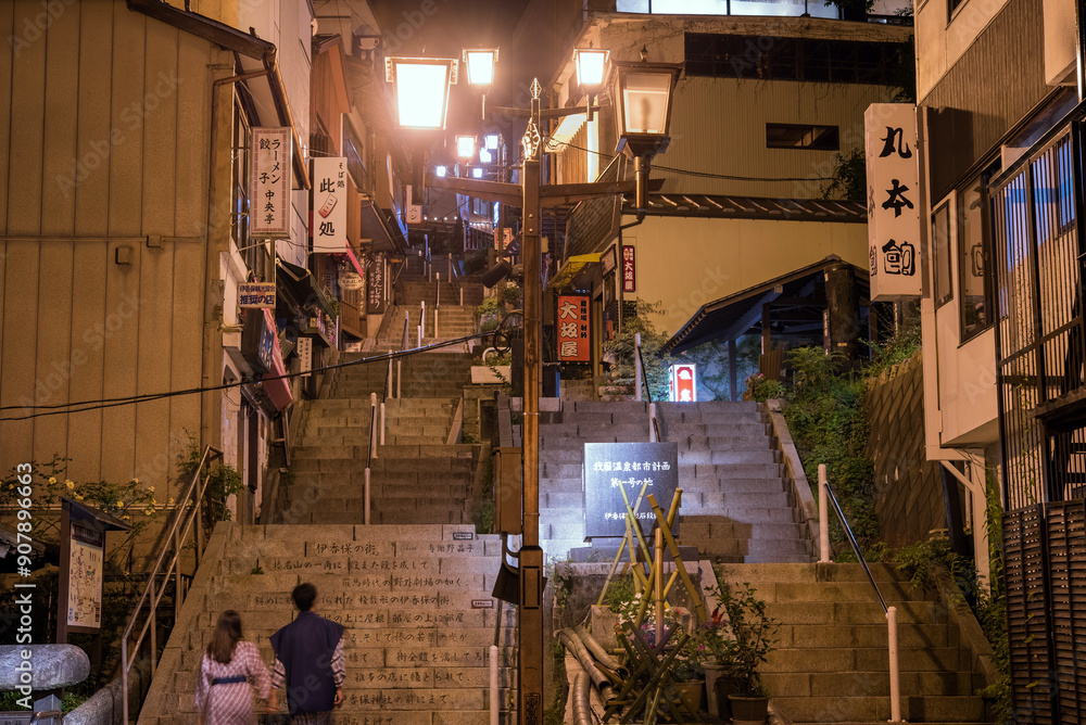 2024年7月に群馬県・渋川市にて、伊香保温泉「石段街」の夜景。 Gunma, Japan - July 20, 2024: Stone ...