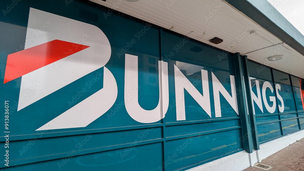 Foto de Bunnings Warehouse sign, logo and building for DIY, Garden and ...