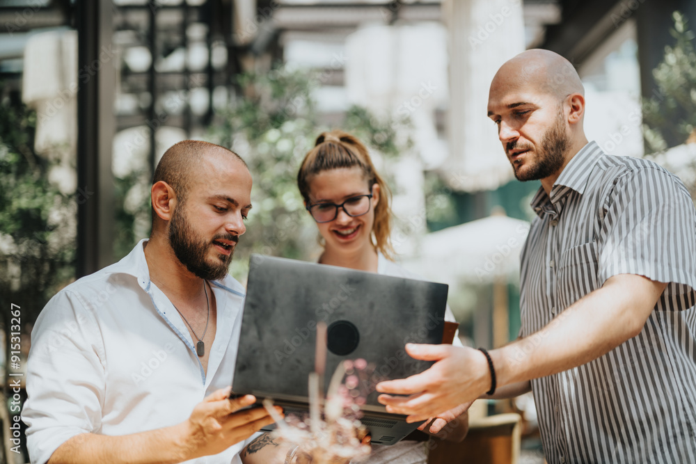 Business workers collaborating on a project in a coffee bar ...