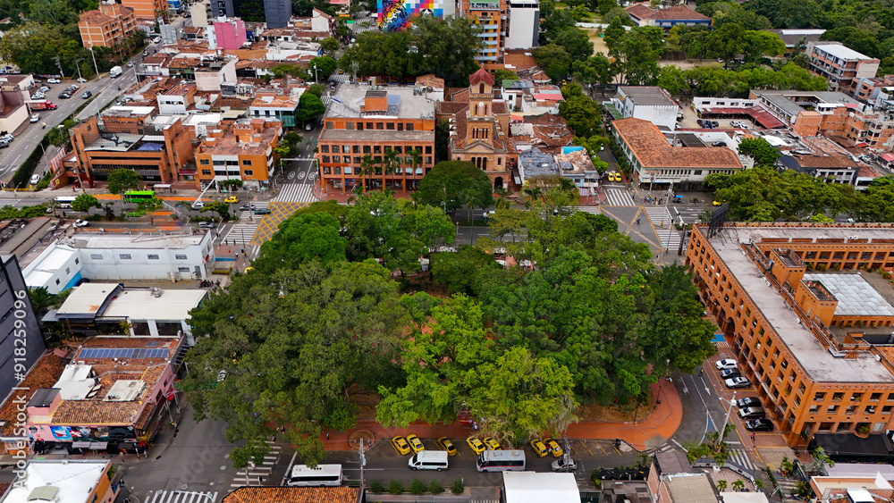 Foto aérea del Parque de El Poblado, en la ciudad de Medellín, aparece ...