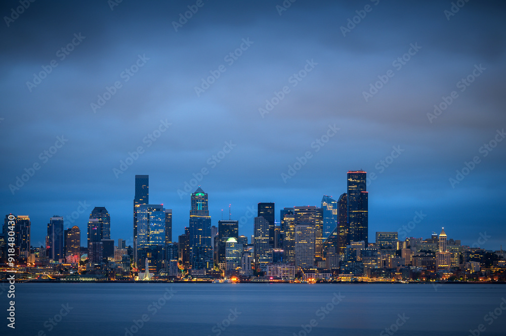 Dramatic sunrise view of the beautiful Seattle, Washington skyline ...