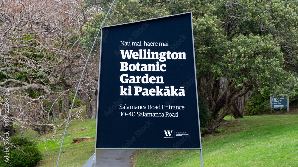 Close up of entrance sign post for Wellington Botanic Garden ki Paekākā ...