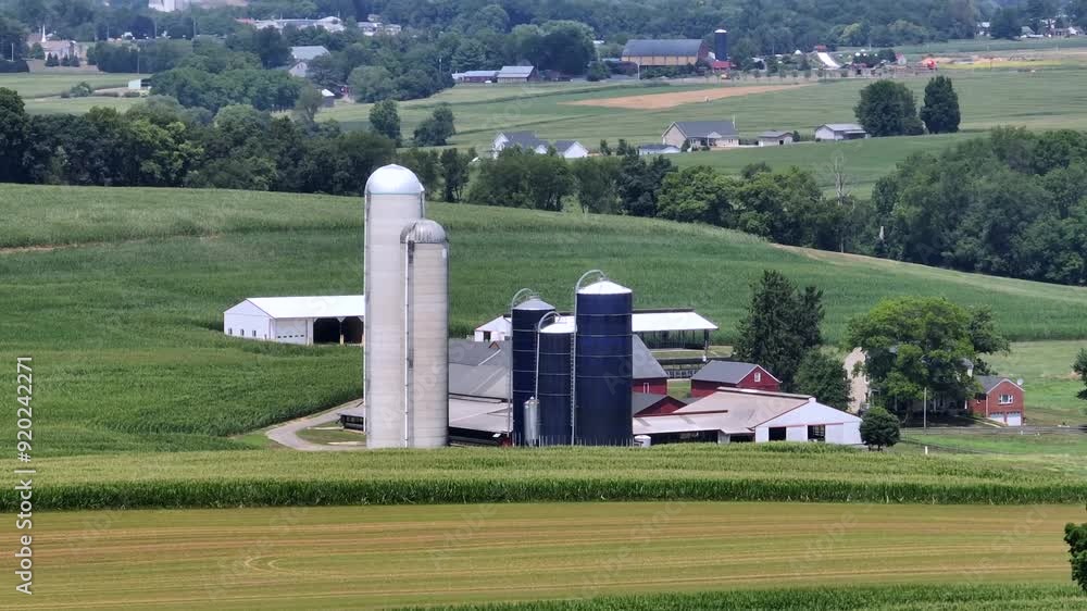 Rural farm scene in USA. Barns and silos amidst rolling fields of green ...