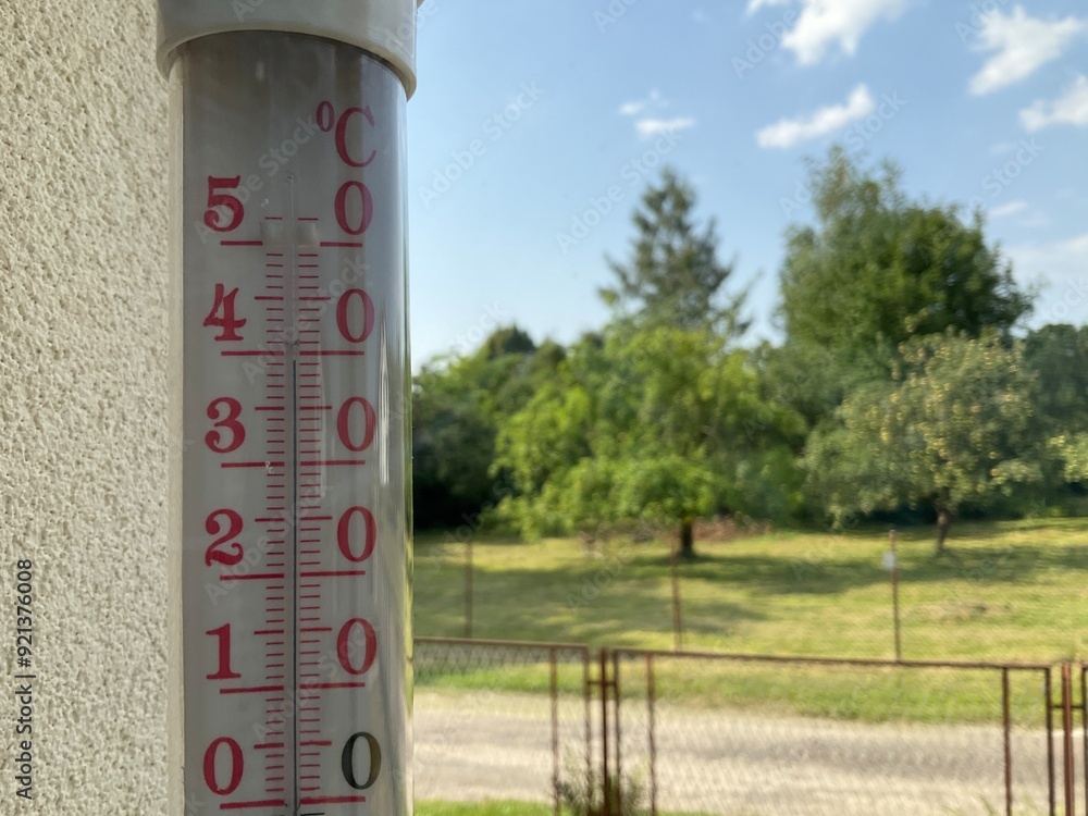 39,5 degrees Celsius on thermometer outside window in shade against ...
