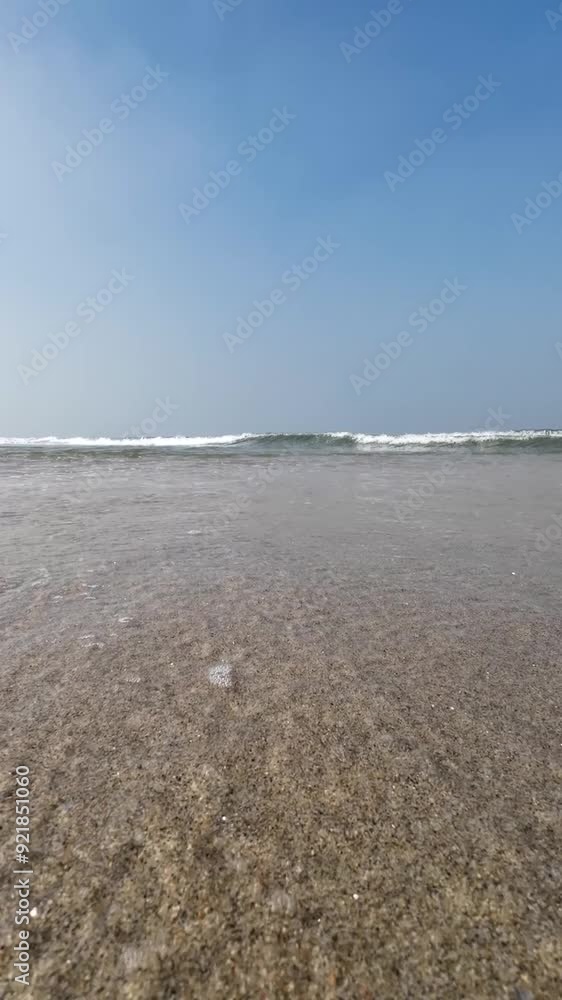 water of the waves washing up on the shore of a beach in summer Stock ...