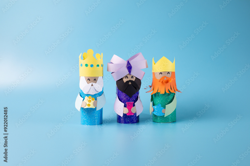 three figurines of three wise men, paper craft, Cardboard Tube Three ...