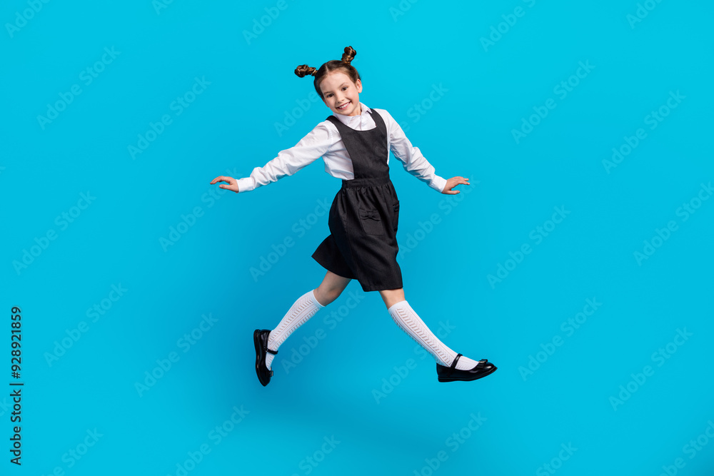 Poster, Foto Full body photo of cute little girl jumping running ...