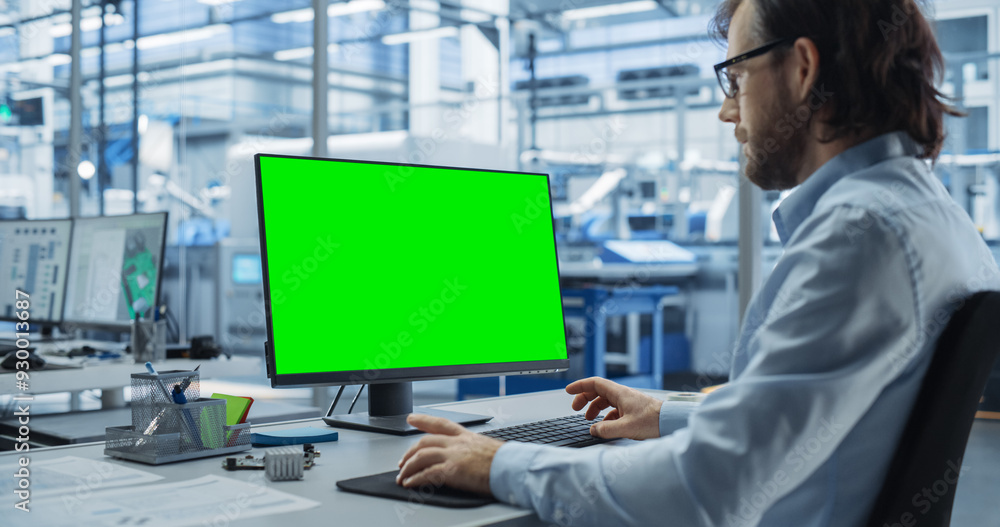 Fotografía Robotics Engineer Working on a Desktop Computer with Green ...
