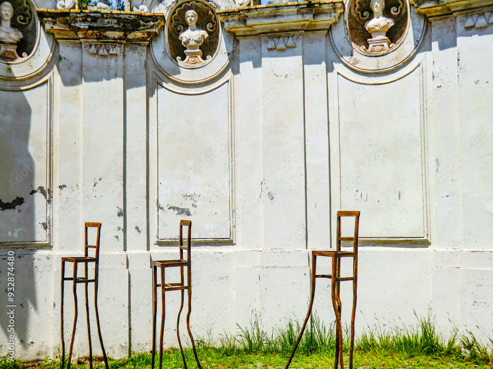 The Italian artist Giuseppe Gallo with his work “Eroi” (heros) at the ...