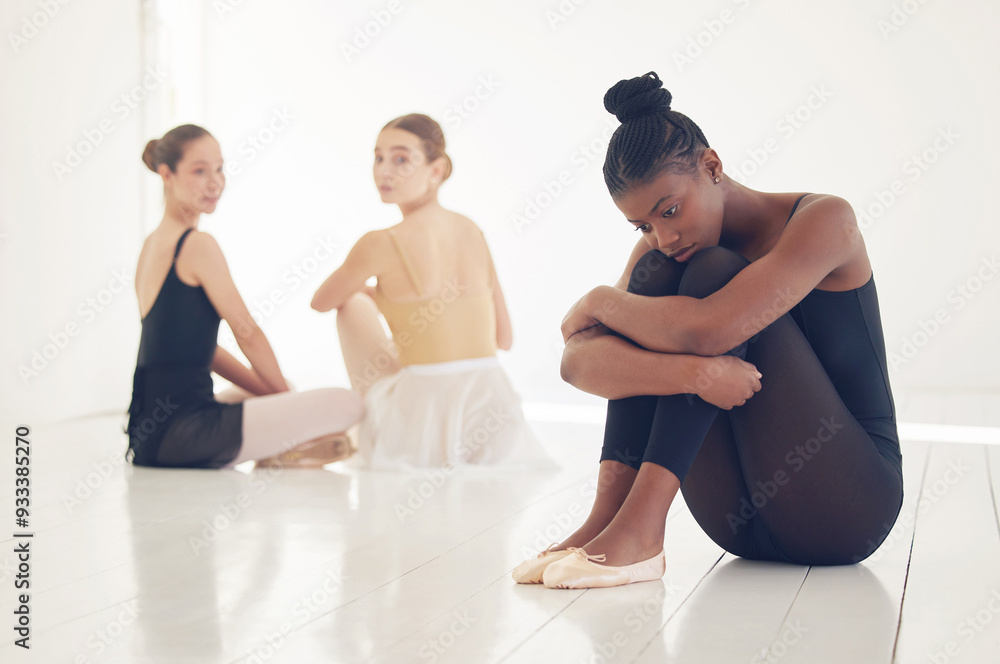 Foto de Dancer, ballet and sad in studio for bullying, gossip and ...
