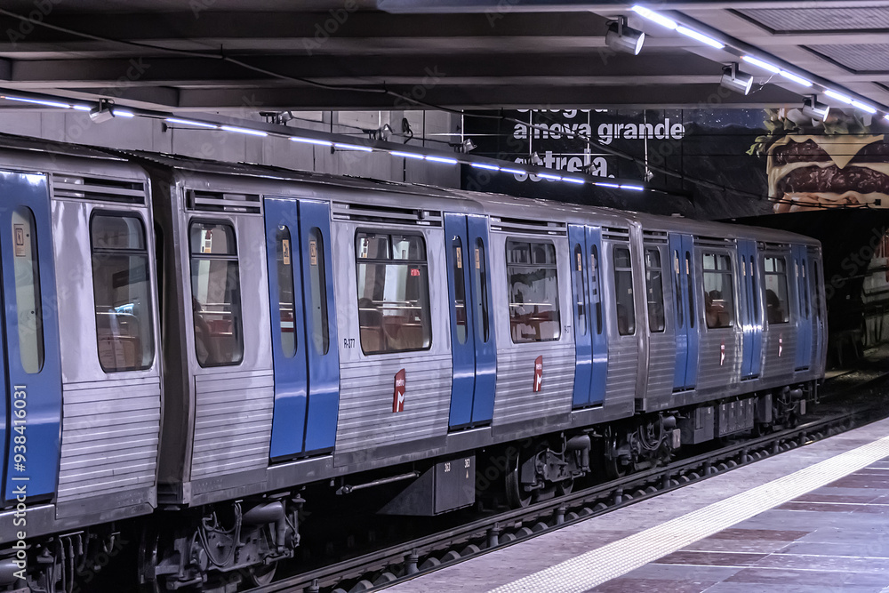 Interior of Subway train station Avenida (Blue Line - Linha Azul ...