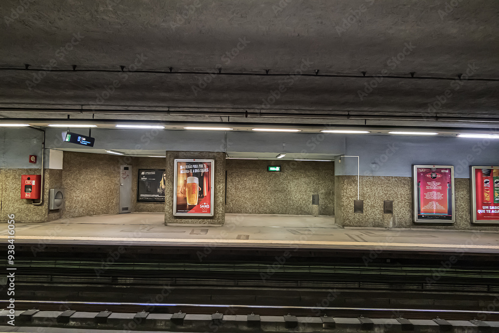 Interior of Subway train station Avenida (Blue Line - Linha Azul ...