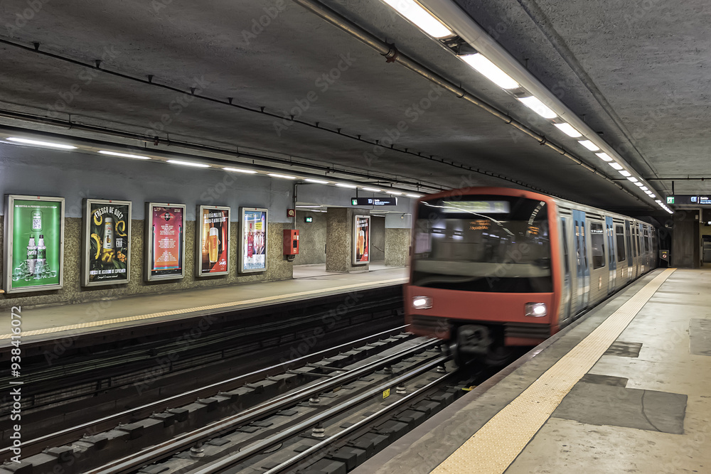 Interior of Subway train station Avenida (Blue Line - Linha Azul ...
