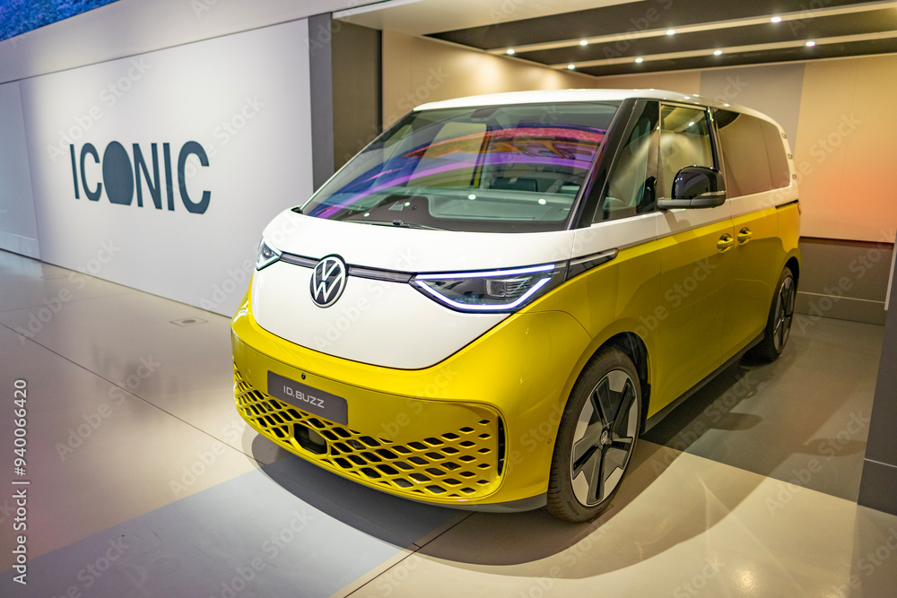 classic electric bus Volkswagen ID Buzz, Old-school cool meets new ...