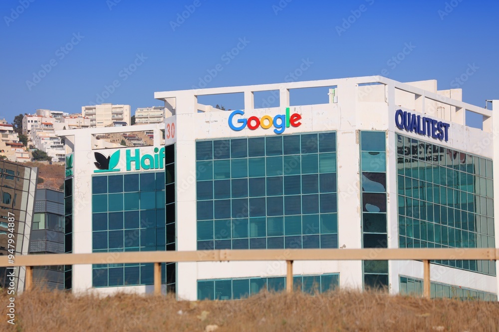 HAIFA, ISRAEL - NOVEMBER 1, 2022: Google internet company research and ...