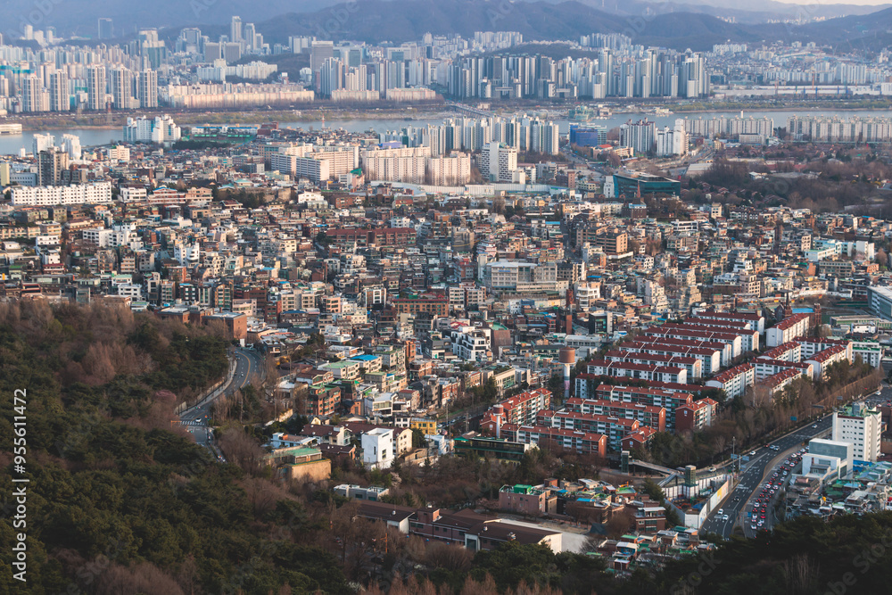 Beautiful vibrant aerial sunset view of Seoul, South Korea skyline ...