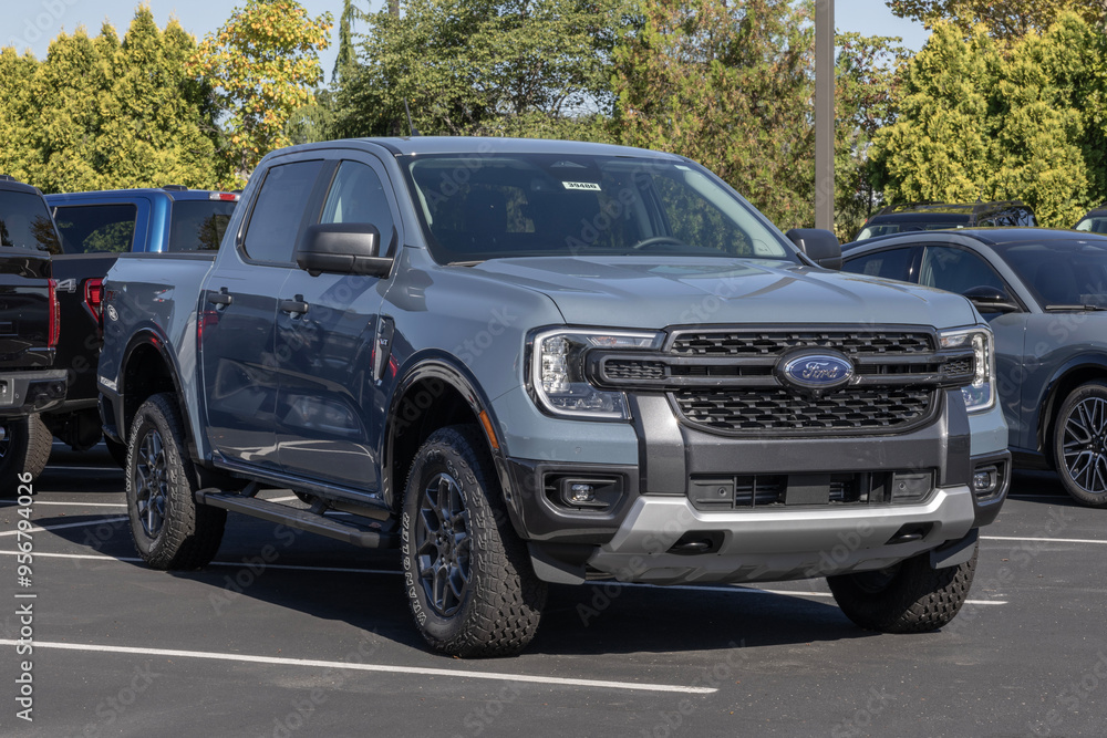 Ford Ranger Supercrew 4X4 XLT Pickup display. Ford offers the Ranger ...