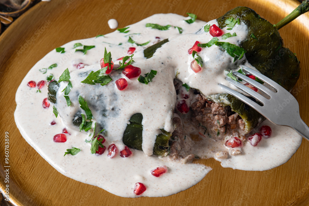 platillo, chiles en nogada relleno, cocina mexicana, canrne molida ...