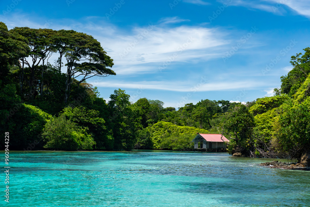 Tropical Waterfront Hut on the Pristine Island of Escudo de Veraguas ...