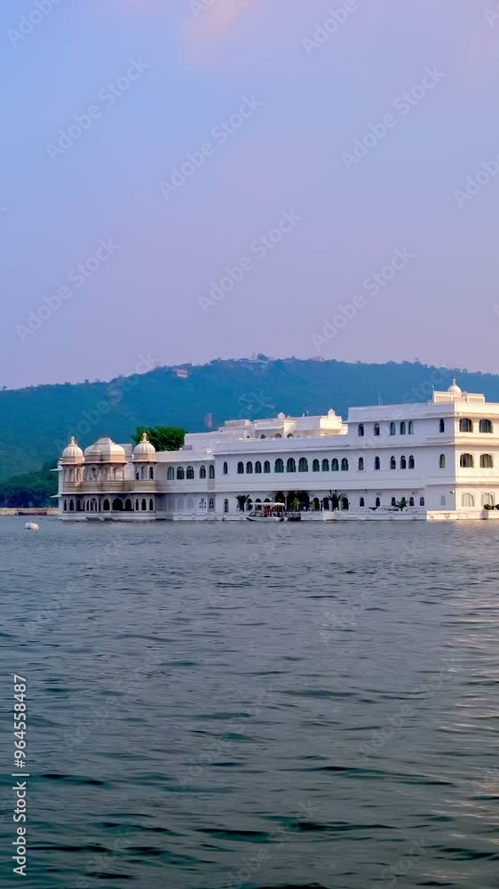 Udaipur City Palace view from moving boat on lake Pichola. Luxury ...