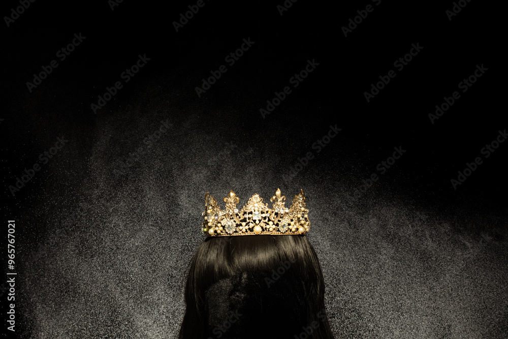 Gold Crown Diamond on hair wig model head. Sparking glitter diamond ...